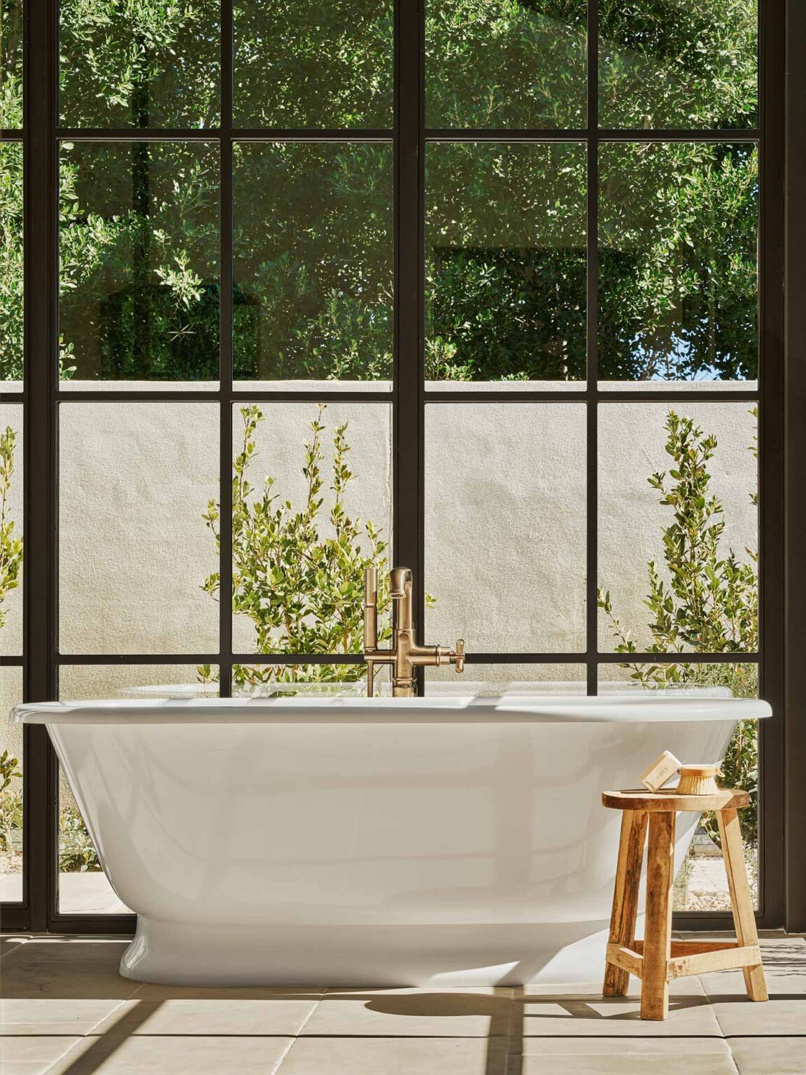 The English Country Primary Bath | Collected. A Journal by Modern Nest